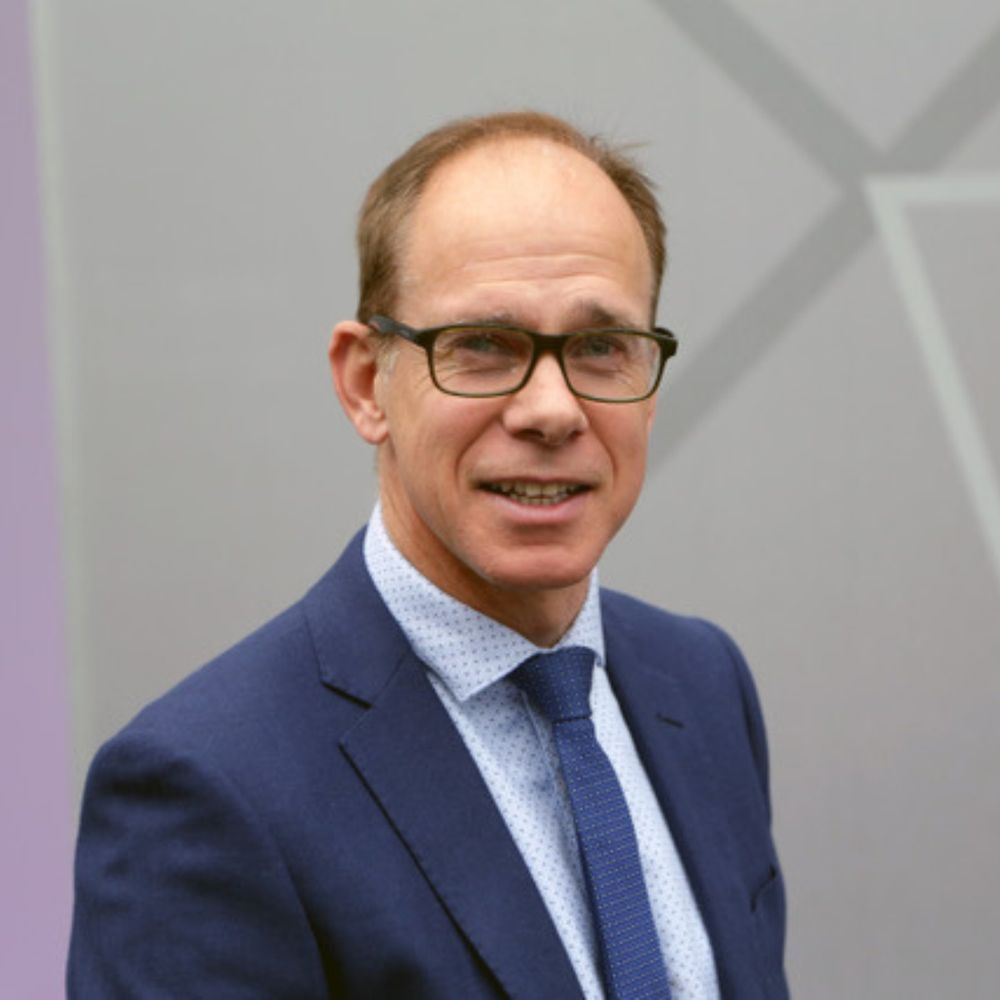 #104, HOW TO LIVE with Professor Robert Thomas | The Doctor's Kitchen